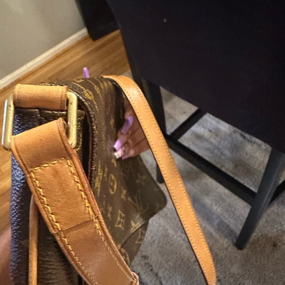 Louis Vuitton | Bags | Used Excellent Condition Lv Purse | Poshmark